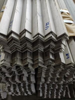 China 316L Stainless Steel Angle Bar Hot Rolled 40mm X 40mm X 4mm X 6 Mtr Long SS Angle Bar for sale