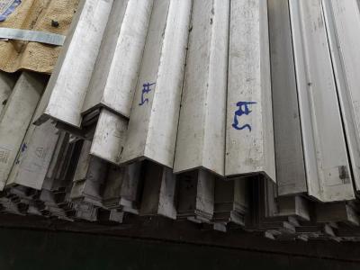 China 316L Stainless Steel Angle Bar 50 X 50 X 5mm Hot Rolled SS Angle Bar for sale