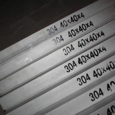 China Hot Rolled Stainless Steel Angle Bar with Pickling Surface Treatment in 30*30-100*100mm Sizes for sale
