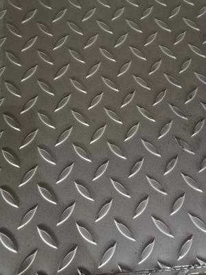 China SUS304 Hot Rolled Checkered Stainless Steel Plate with Polished Surface for Non-Slip Applications for sale