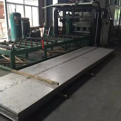 China 304 201 Stainless Steel Checkered Plate with Embossed Surface and Hot Rolled Technique for sale