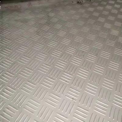 China Embossed Anti Slip 304 Stainless Steel Checker Diamond Plate Hot Rolled for Durability for sale