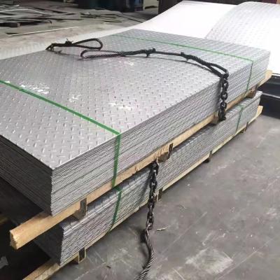China Anti-Slip Hot Rolled Stainless Steel Checkered Plate for Elevator Stairs and Escalator Applications for sale