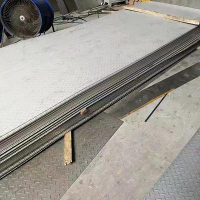China Standard Size 4X8 SUS 304 Grade Hot Rolled Stainless Steel Checkered Plate with Checkered Surface for sale