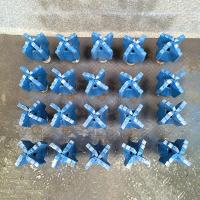 China Water Well drilling Drag Bits Carbide For Medium Formation for sale