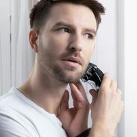 China LCD Display Rechargeable Electric Shaver / Rechargeable Trims Shaver Washable Body for sale