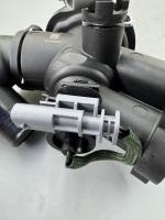 China Land Rover Discovery 2.0L Diesel Thermostat Assembly LR105975 Genuine Part for sale