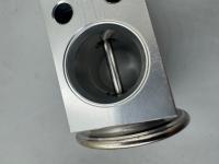 China One-stop purchase of expansion valve 8W0 820 679 for Q8 for sale