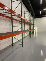 China Adjustable Teardrop Pallet Rack Beams Steel Warehouse Shelves Corrosion Protection for sale