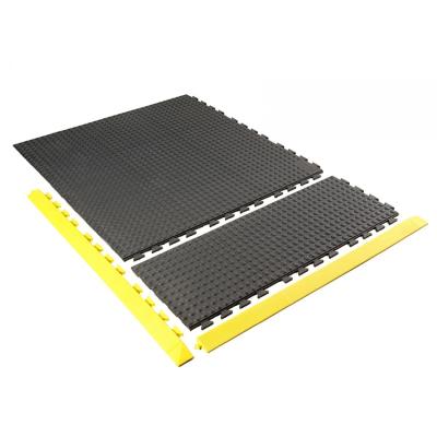 China Lab Standing Conductive Rubber 10e6 Ohm 3 Ply ESD Mat for sale