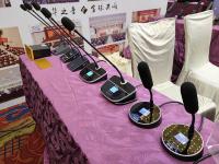 China HUAIN 8 Channel Wireless Microphone System Gooseneck Mic for Conference Room for sale