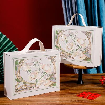 China Camellia Forest Wedding Favor Box with Magnetic Closure - Custom Size Champagne Gift Packaging with Floral Design for sale