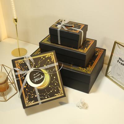China 20cm x 32cm Custom Gift Packaging Boxes with Gold Stamping - Recyclable Paper Material for Birthday & Anniversary Gifts for sale