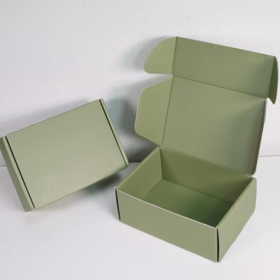 China Custom Corrugated Mailer Boxes with Logo Printing - Green, Silver, Gold, Black Colors in Multiple Sizes for sale