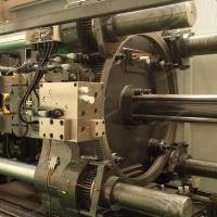 China 800T Hydraulic Injection Moulding Machine Spin Bar Plastic Cup Making Machine for sale