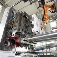 China 630 T Automated PET Injection Molding Machine High Torque Melt Motor for sale