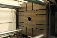 China High Efficiency Hydraulic Injection Molding Machine High Rigidity Mold Plate 530 T 100mm for sale