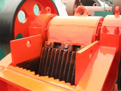 China Industrial Crusher with 300-700mm Inlet Size 10-100mm Output Size and 3500 Kg Weight for Heavy-Duty Crushing for sale