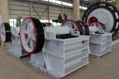China 300 RPM Industrial Crusher with 15 KW Power and 5 Tons Per Hour Capacity for Heavy-Duty Crushing for sale