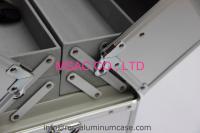 China Silver Aluminum Makeup Cases Cosmetics Handbags Beauty Cases Multi-trays Makeup Train Case for sale