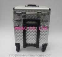 China Silver Aluminum Pro Makeup Case Lockable PVC Lining 7.5 kgs light weight for sale