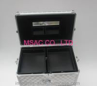 China Silver Aluminum Pro Makeup Case Lockable PVC Lining 7.5 kgs light weight for sale