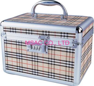 China Light Weight Aluminium Cosmetic Case 4MM MDF With PVC Panel Moistureproof for sale