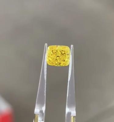 China Radiant Lab Grown Yellow Diamond HPHT 0.52ct Fancy Vivid VVS2 IGI Certified for sale