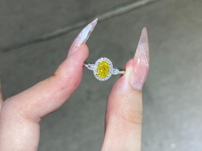 China 1.00ct Lab Grown Fancy Vivid Yellow Diamond Ring Oval Shape 18k White Gold IGI Certified for sale