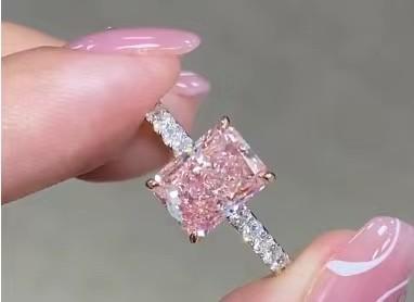 China 2.26ct Lab Grown Pink Diamond Engagement Ring 18K White Gold Radiant Cut VS1 for sale