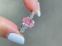 China 1.5ct Pear Shape Synthetic Diamond Rings Artificial for sale