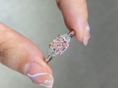 China 1.51ct Cushion Cut Fancy Pink Lab Grown Diamond Ring 18k White Gold VS2 Clarity IGI Certified for sale