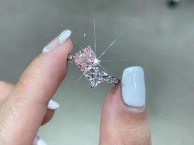 China 1.51ct Cushion Cut Lab Grown Fancy Pink Diamond Ring VS2 Clarity 18k White Gold for sale