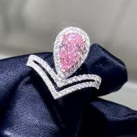China 18K Pear Shape Lab Grown Pink Diamond Ring 1.65ct VVS2 Sakura Pink Design for sale