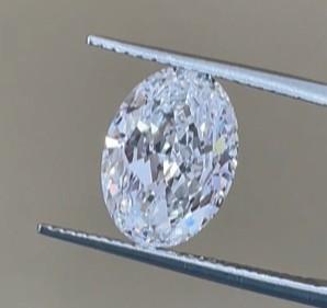 China Lab Grown White Diamond Oval Cut 4.01ct VS1 F Color IGI Certified Loose CVD for sale