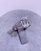 China Emerald Cut 2.1ct Lab Created White Diamond Solitaire Ring 18k Gold Pave Band for sale