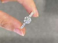 China 1ct Round Cut CVD Lab Grown Diamond 18K White Gold Pave Engagement Ring for sale