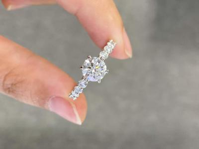 China 1ct Round Cut CVD Lab Grown Diamond 18K White Gold Pave Engagement Ring for sale