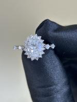 China Oval Shape Lab Grown Diamond Ring White Diamond Ring With Halo Customization PT950 for sale