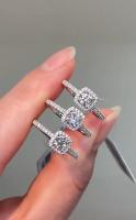 China Lab Grown Diamond Rings With Halo 18K White Diamond Ring Customization Engagement for sale