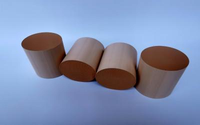 China Denox Scr Catalyst Exhaust Gas Catalyst For Catalytic Converter 100 200 400 Cell V2o5 Tio2 Catalyst for sale