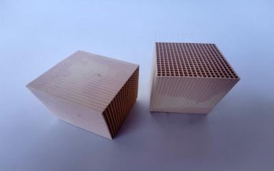 China Honeycomb Ceramic Metal Catalyst VOCs Catalytic Combustion Pt Pd Rh Noble Metal Coating for sale