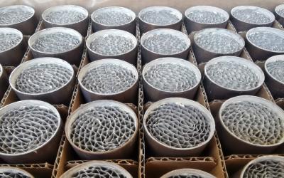China Metal Motorcycle Catalyst Honeycomb Substrate Pt Pd Rh 100 Cpsi for sale