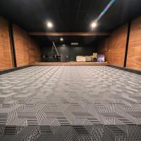 China Waterproof Epoxy Floor with Durable Ribbed Surface for Garages for sale