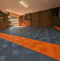 China 18mm Thick Interlocking Ribbed Garage Floor Tiles 400×400mm Epoxy 3D-Cubic Pattern Oil Resistant for sale