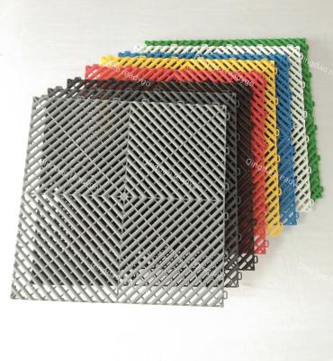 China Interlockable Polypropylene Garage Floor Tiles 400×400×18mm with Rib Pattern Surface and Chemical Resistance for sale