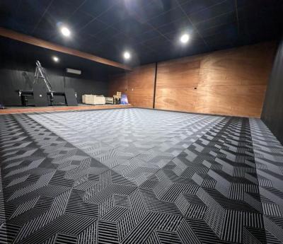 China 25 Pcs Industrial Interlocking Garage Floor Tiles 18mm Thick Vinyl Square for sale