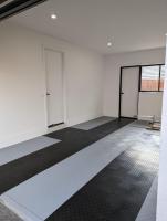 China 18mm Polypropylene Interlocking Garage Floor Tiles 400x400mm with 2500 lbs Load Capacity for sale