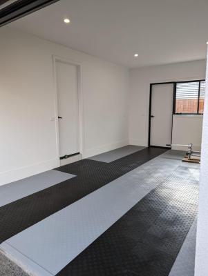 China ODM Interlocking Garage Floor Tiles 18mm Diamond Pattern 400x400mm with 2500 lbs Capacity for sale