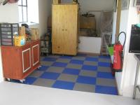 China 6.5mm PVC Interlocking Garage Floor Tiles 498x498mm - Anti-Fire Anti-Slip Industrial Flooring for sale